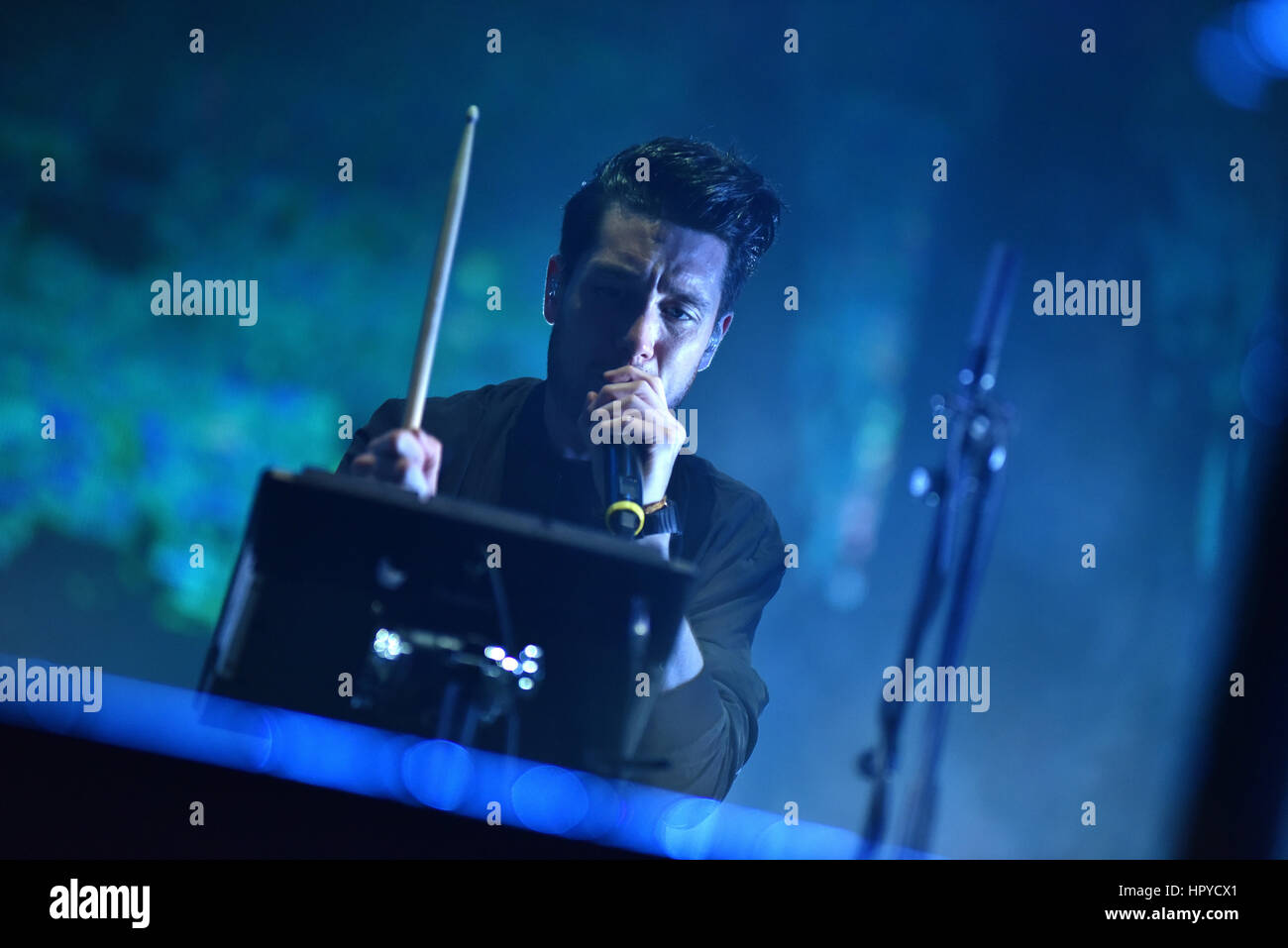 Celebrity personality english british hi-res stock photography and ...