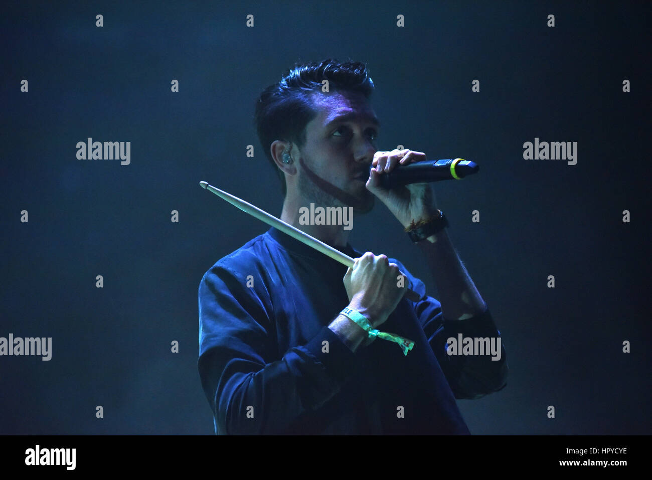 Celebrity personality english british hi-res stock photography and ...