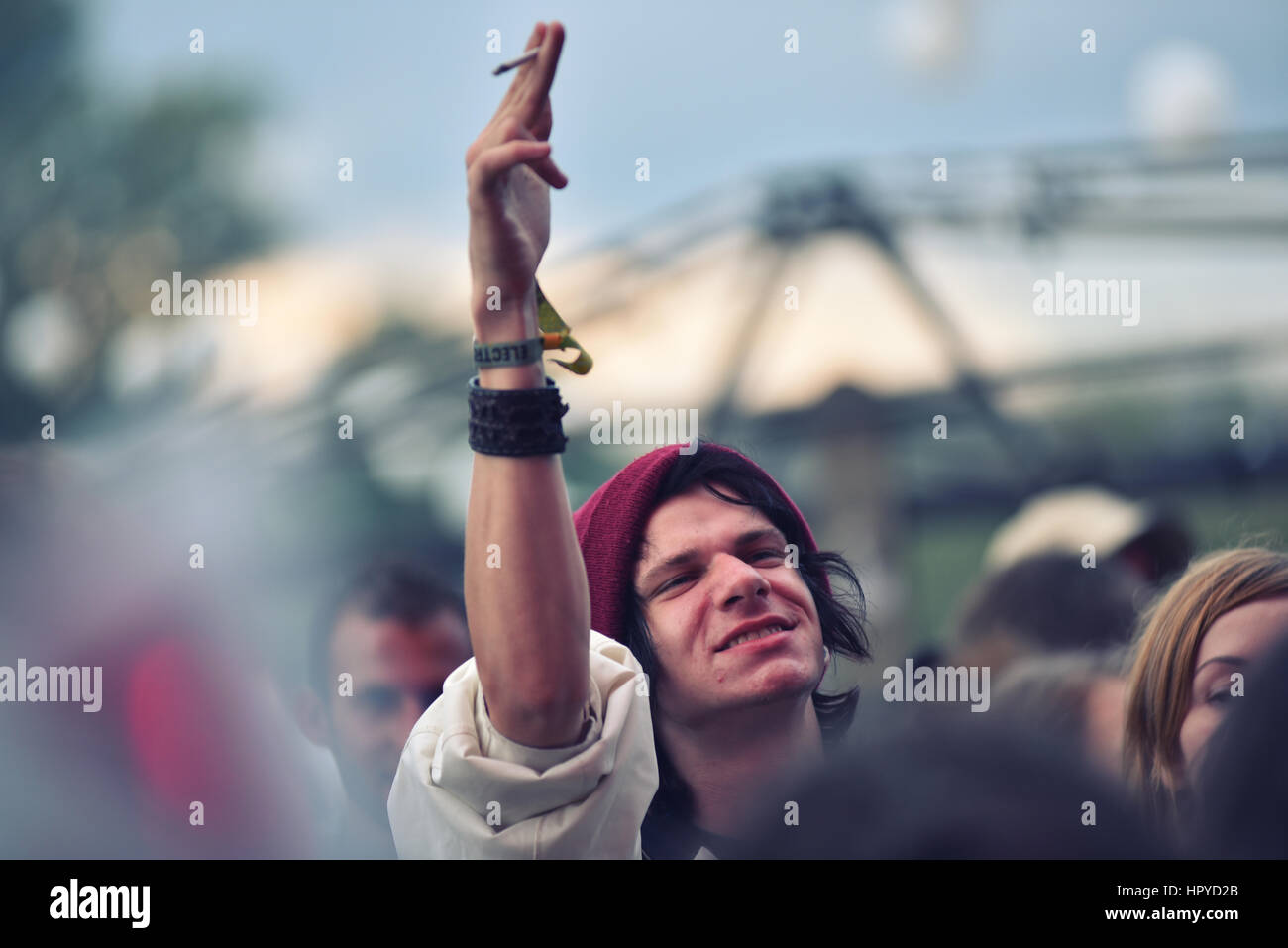 Picture of crowd cheering hi-res stock photography and images - Alamy