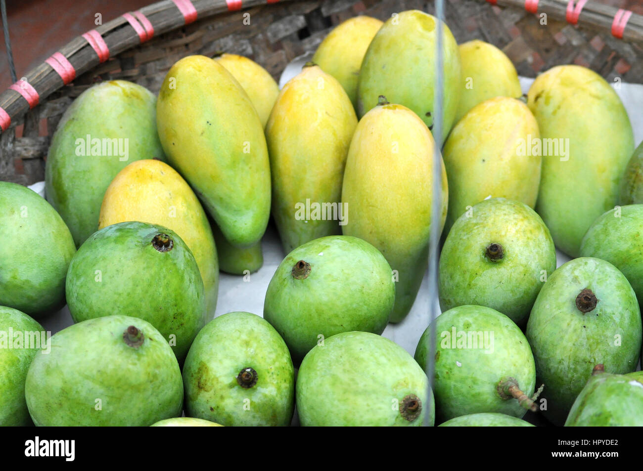 Raw fruit. Background of fresh green and yellow mangos Stock Photo - Alamy