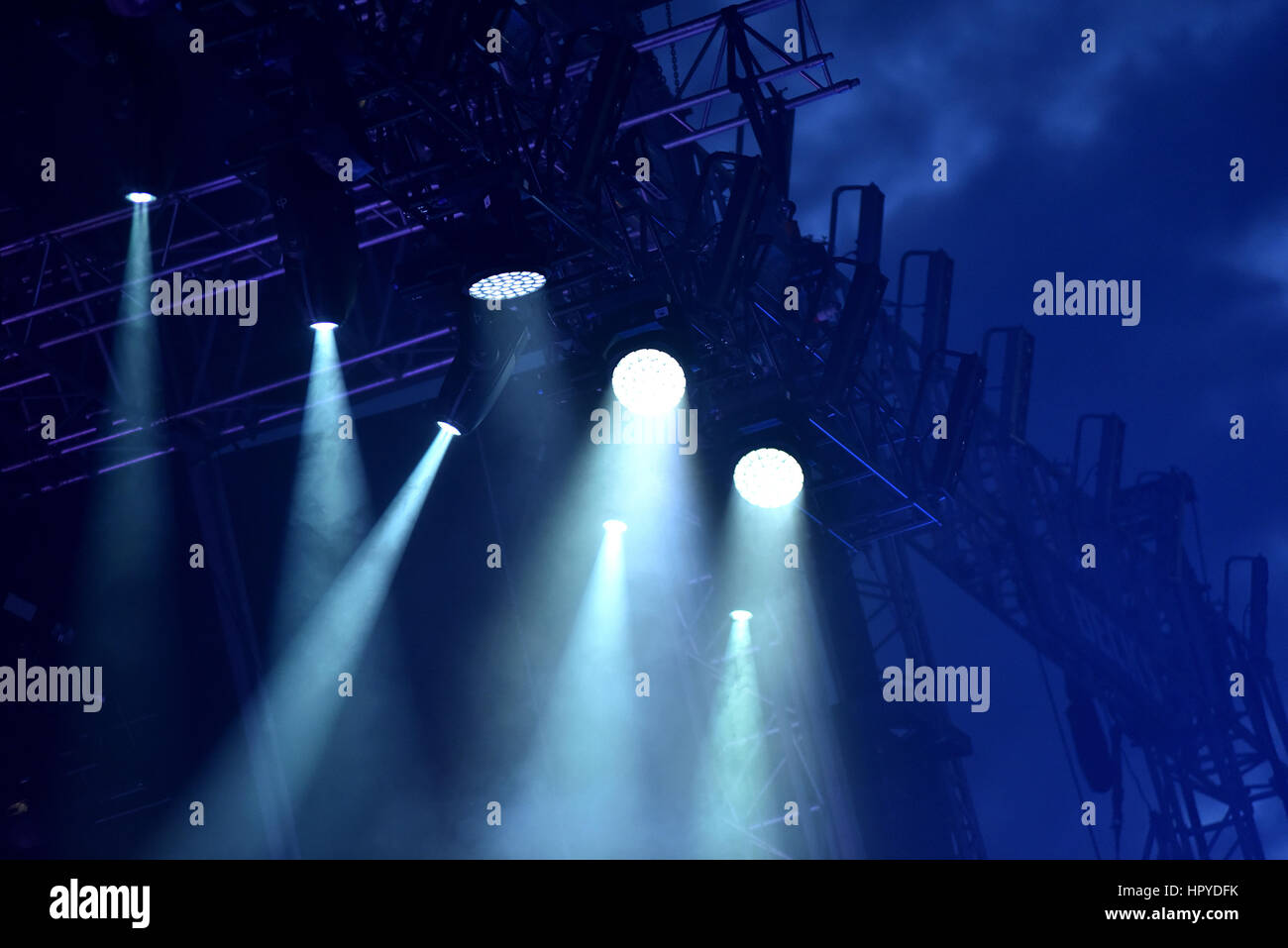 Concert stage hi-res stock photography and images - Alamy