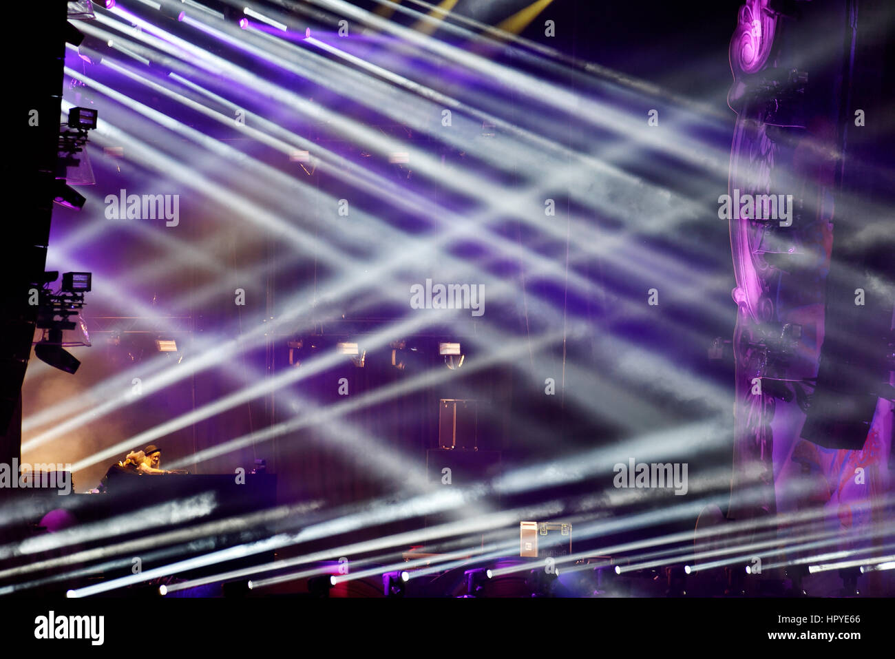 Stage spotlight pink hi-res stock photography and images - Alamy