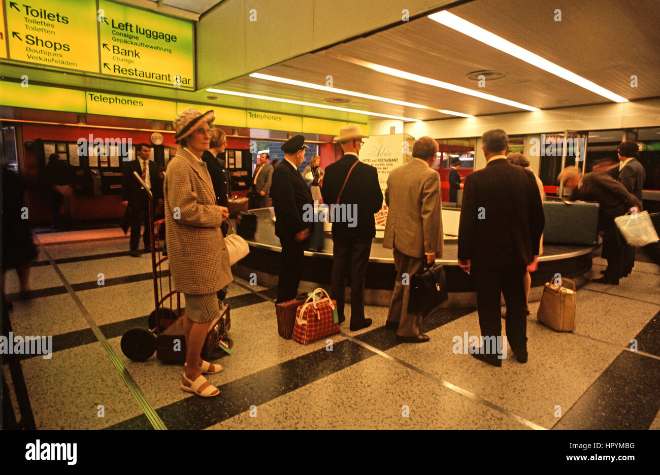Cromwell road air terminal london hi-res stock photography and images ...