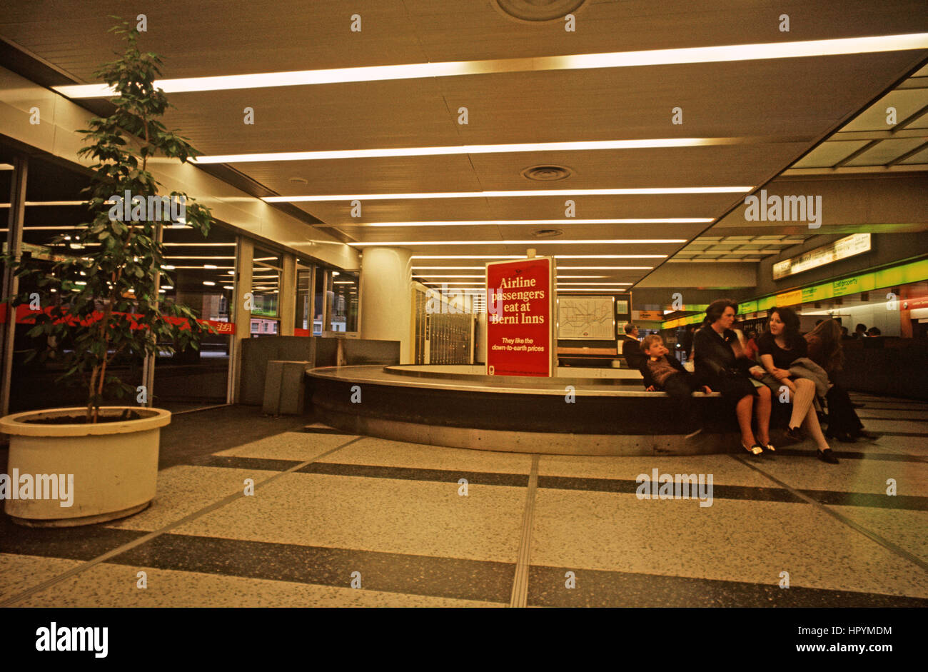 Cromwell road air terminal london hi-res stock photography and images ...