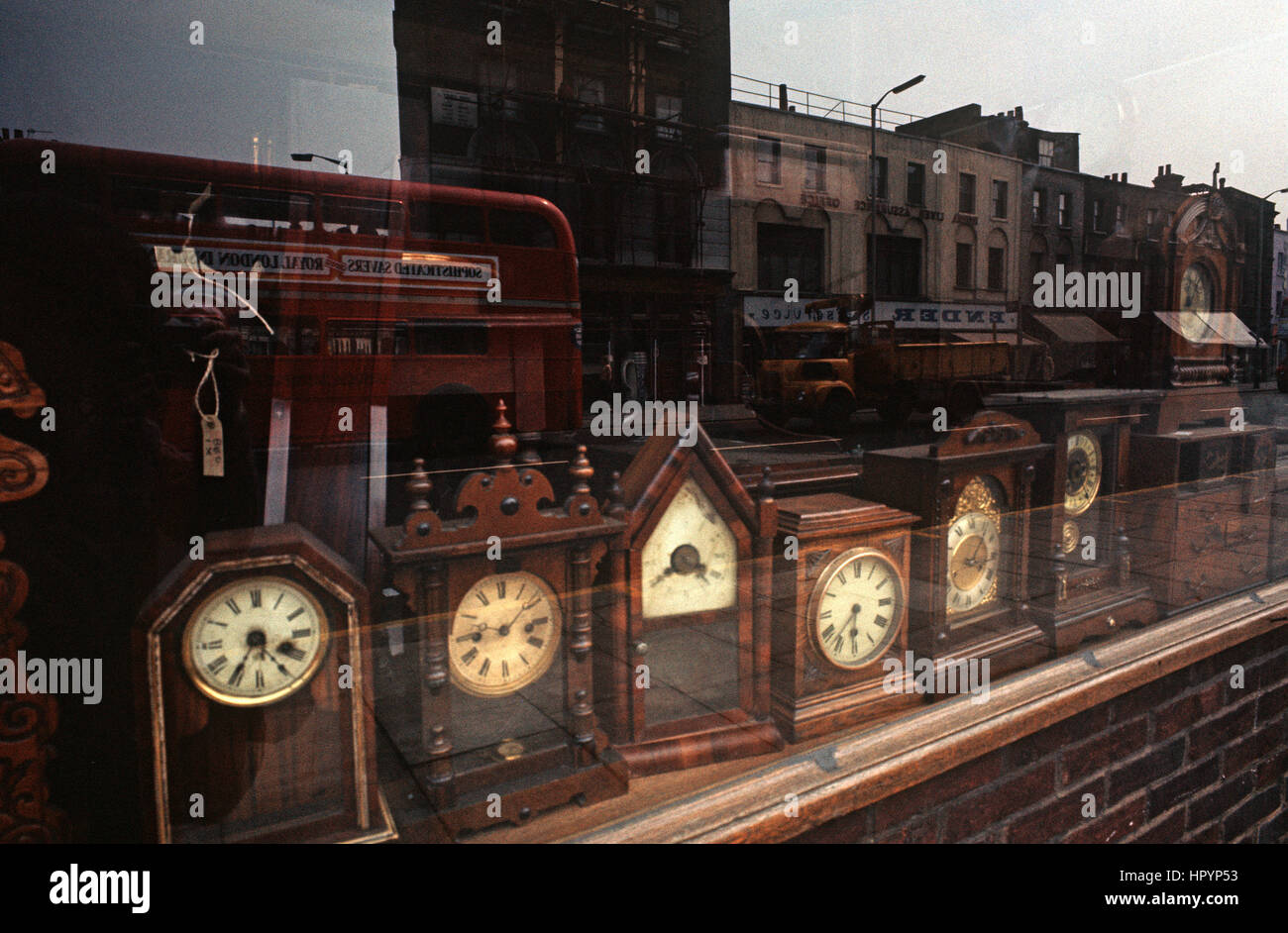 Clockmaker shop hi-res stock photography and images - Alamy