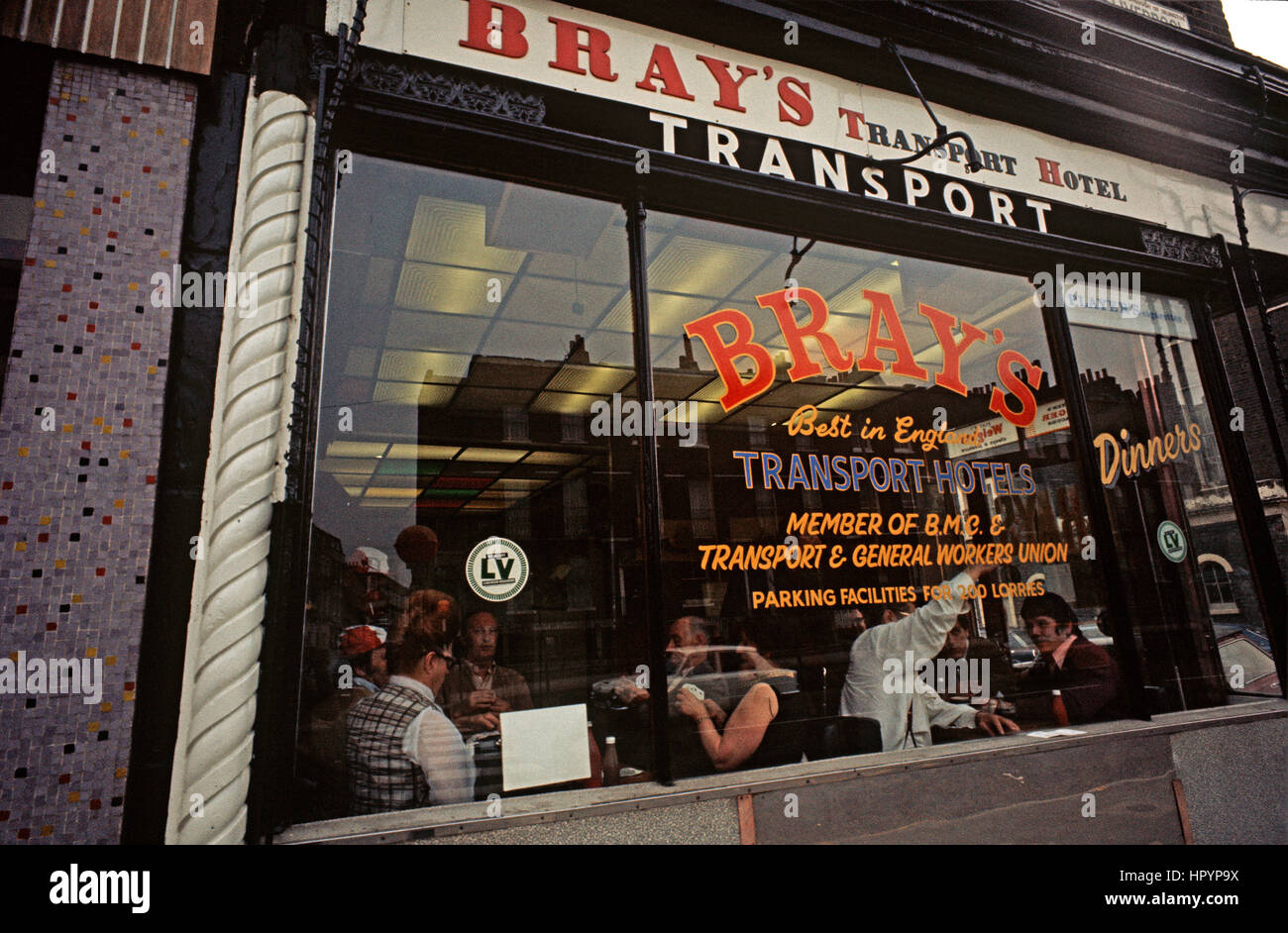 BRAY'S TRANSPORT CAFE, ISLINGTON, LONDON 1972 Stock Photo - Alamy