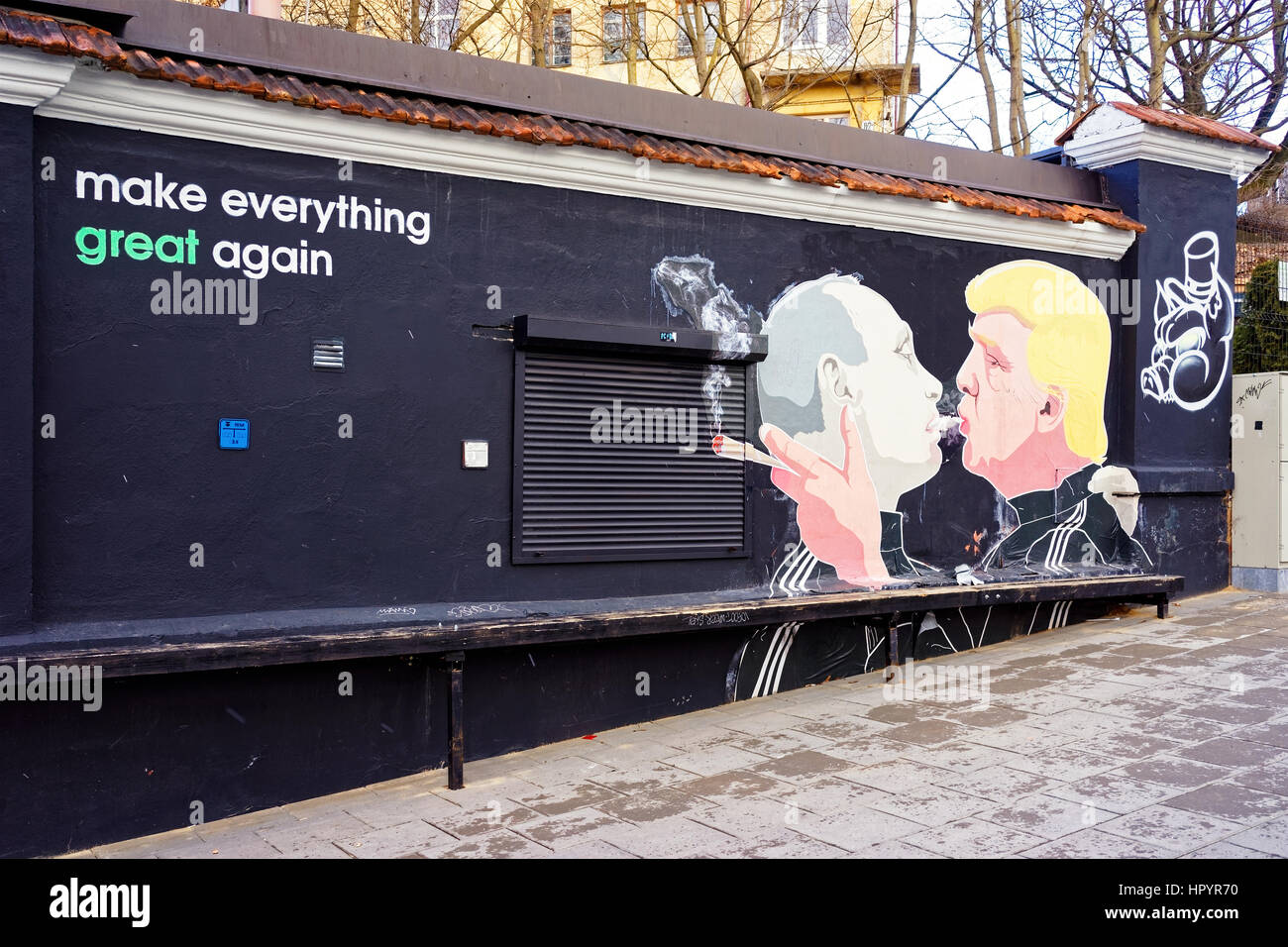 Graffiti political art kissing hi-res stock photography and images - Alamy