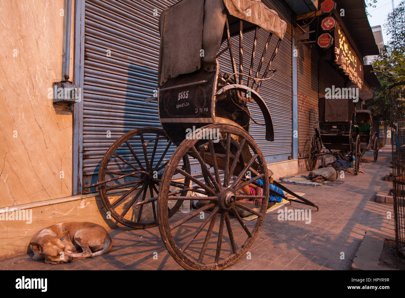 Rickshaws pullers hi-res stock photography and images - Alamy