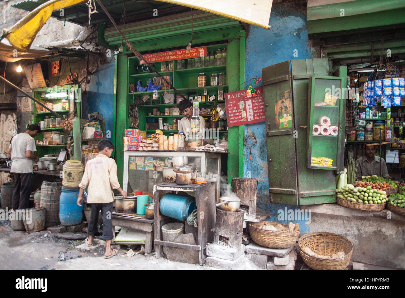 Kolkata street tea hi-res stock photography and images - Alamy