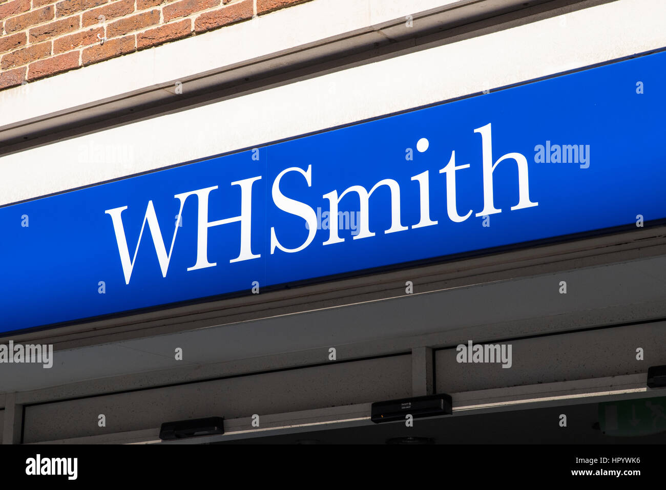 Wh smith shop front hi-res stock photography and images - Alamy