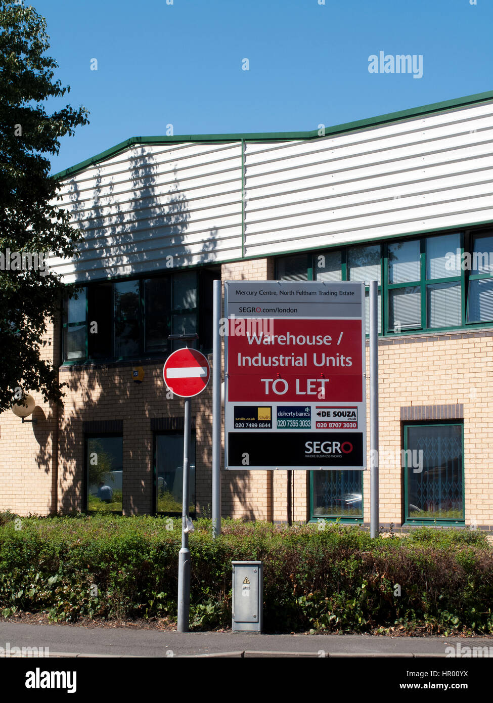 Estate agents industrial warehouse units to let sign Stock Photo - Alamy