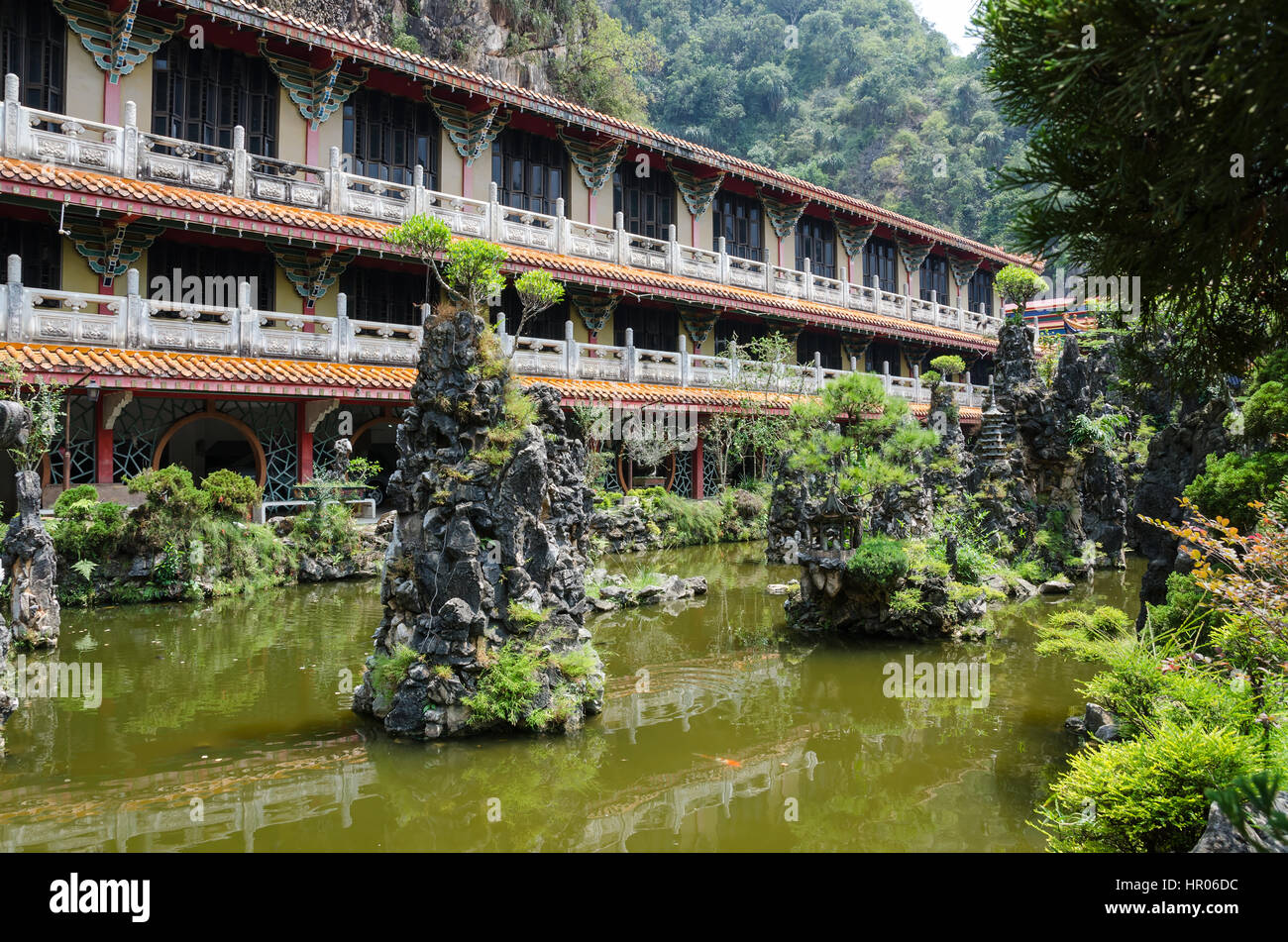 Sam Poh Tong; Ipoh - Sam Poh Tong is a famous cave temple located in ...
