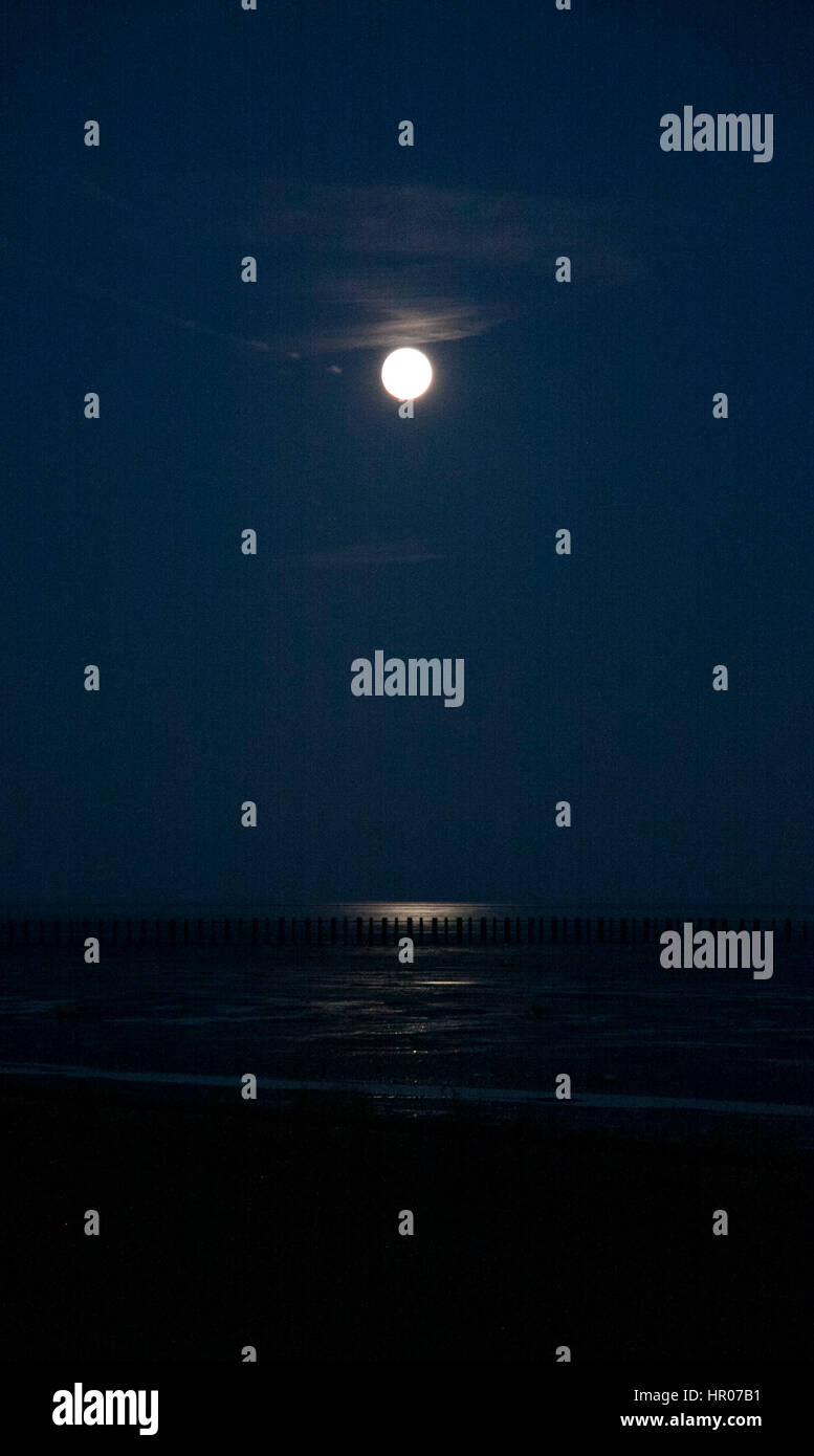 Super crescent moon hi-res stock photography and images - Alamy