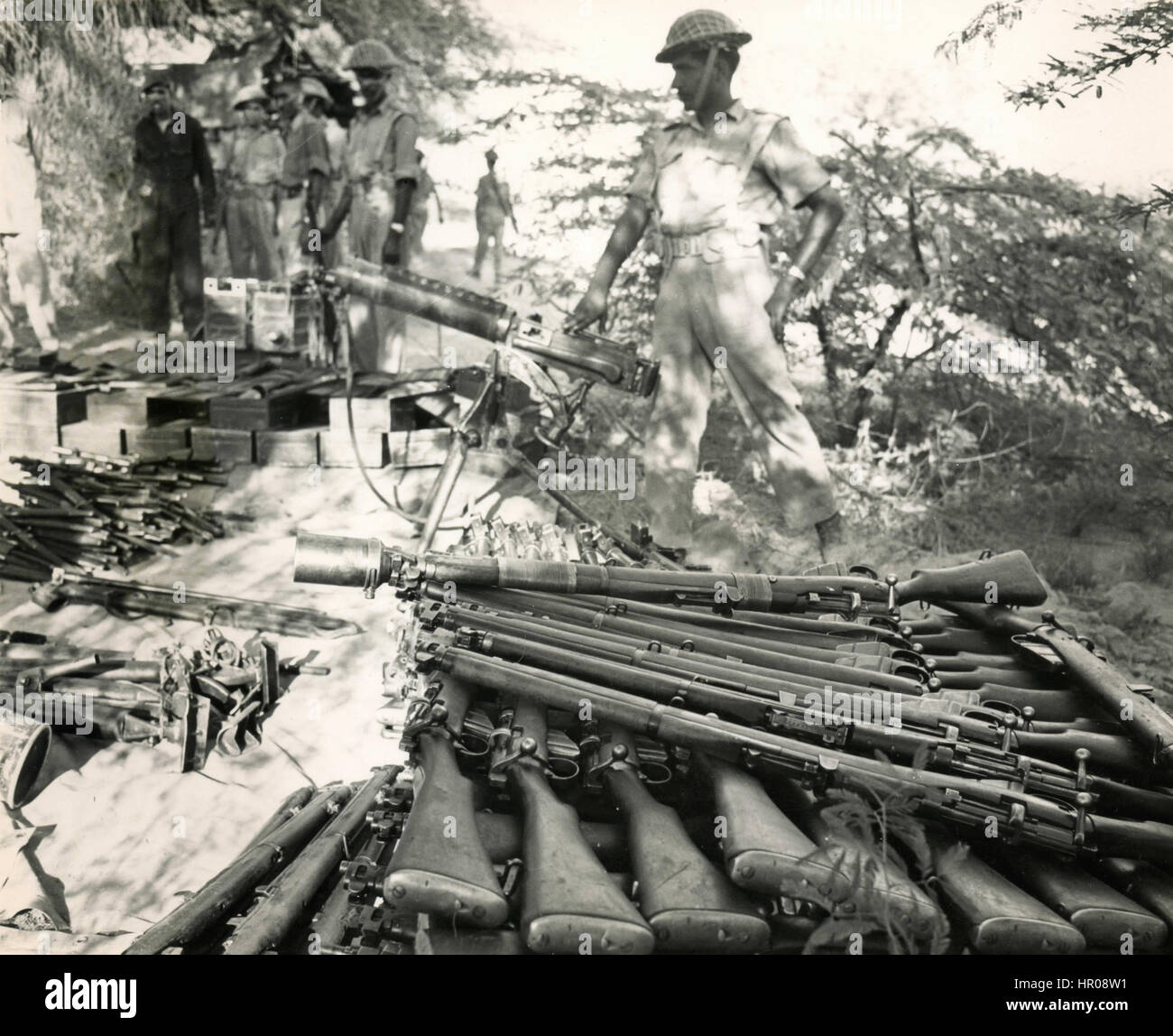 Pakistani military piling rifles hi-res stock photography and images ...