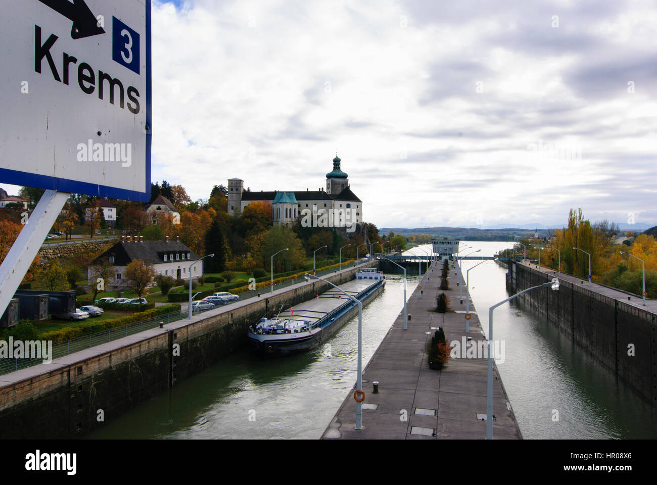 Persenbeug-Gottsdorf, Danube lock and castle, Donau, Niederösterreich ...