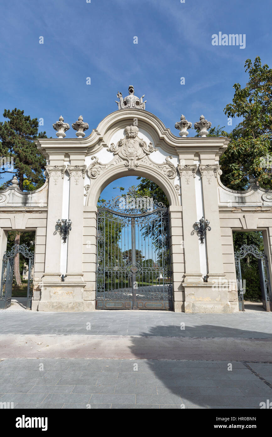 Entrance old baroque palace hi-res stock photography and images - Alamy