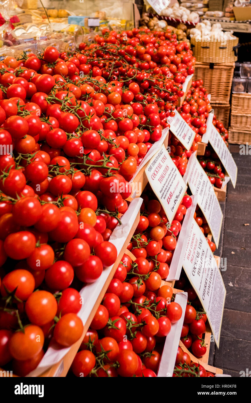 Tomato's on a market stall Stock Photo - Alamy