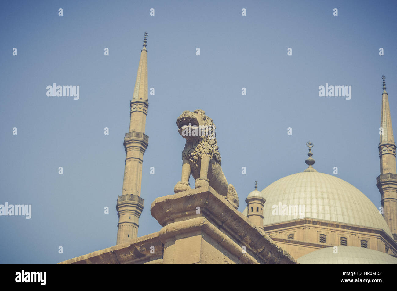 Old arabic statue hi-res stock photography and images - Alamy