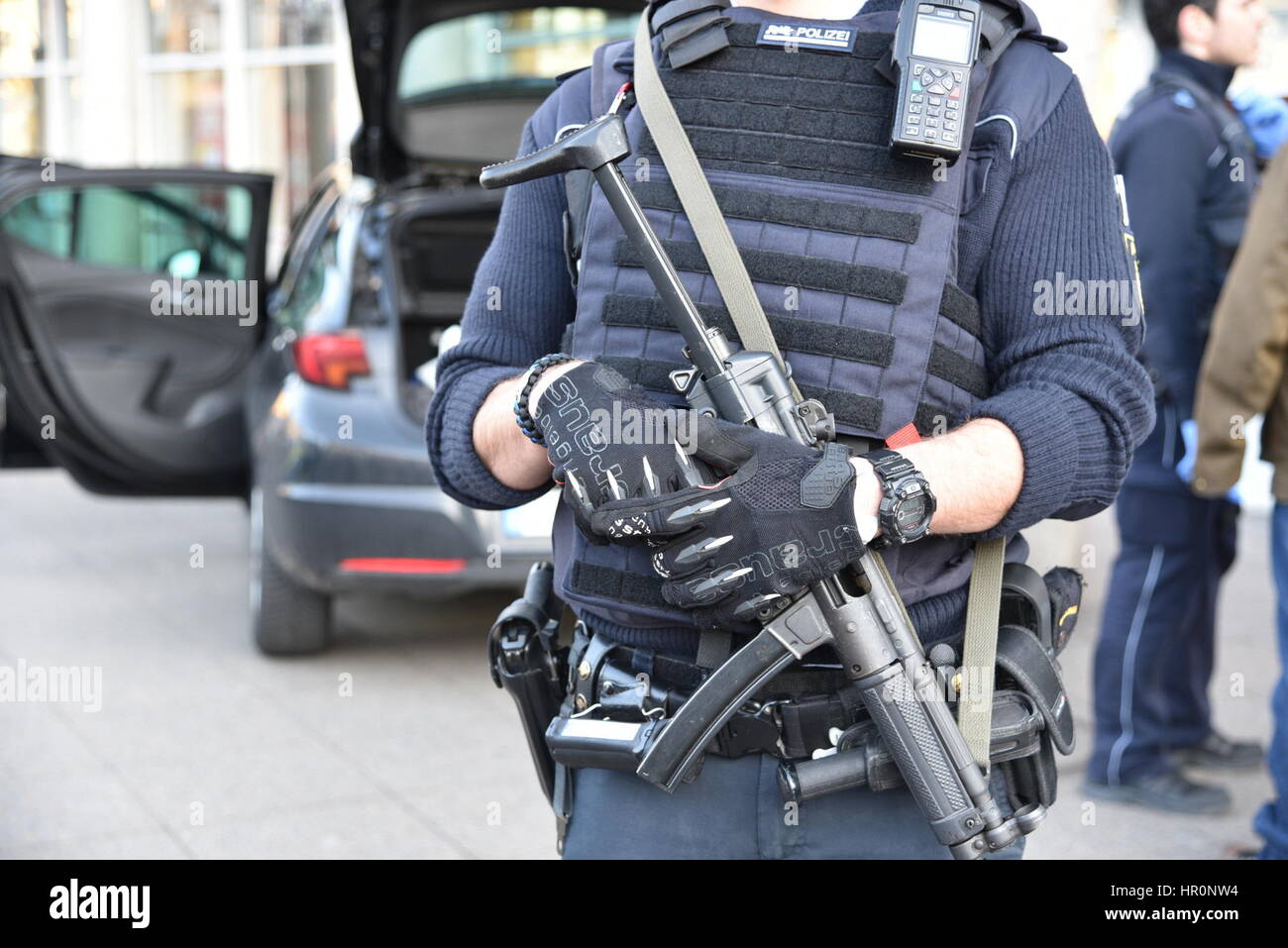 Heidelberg, Germany. 25th Feb, 2017. A police man armed with a machine ...
