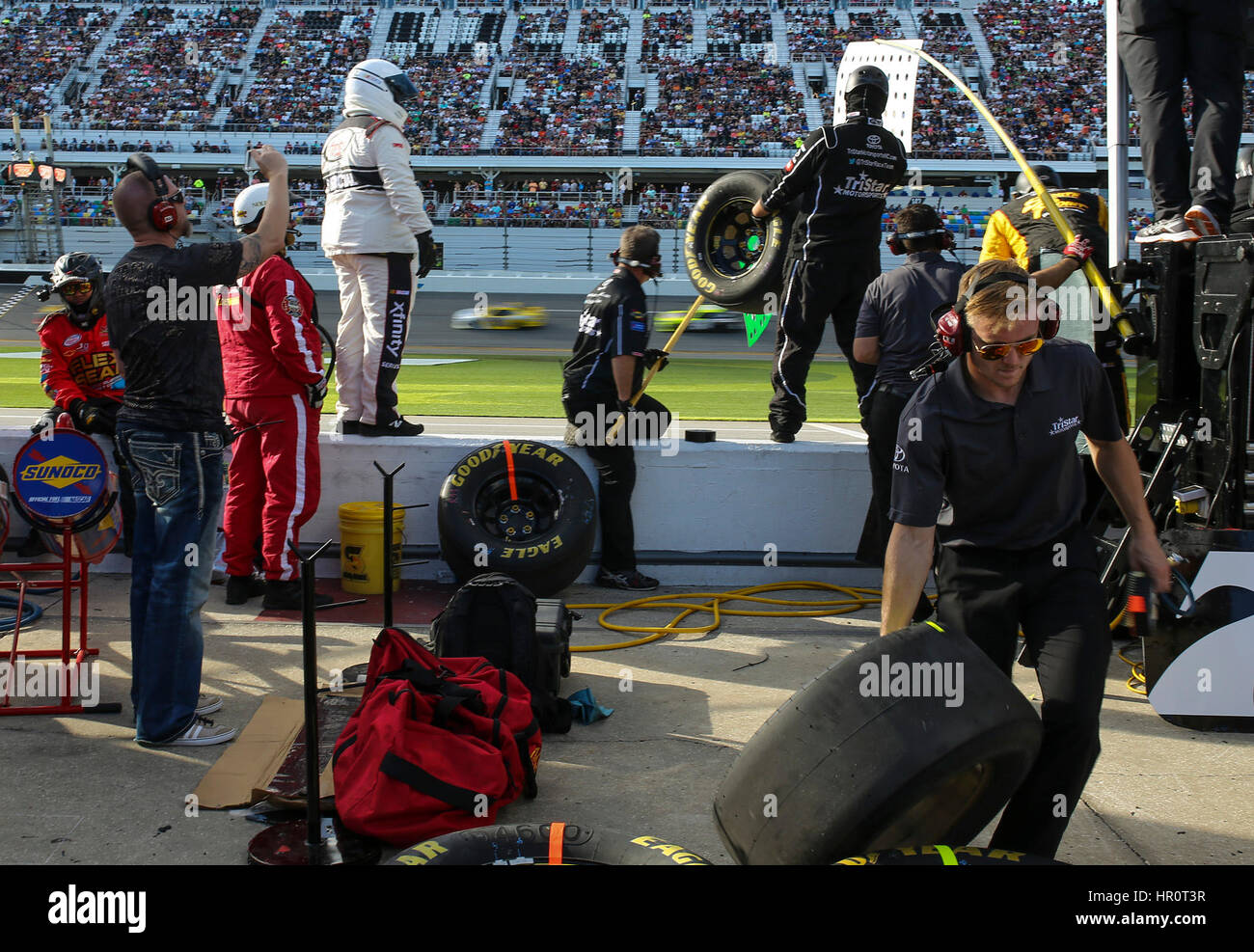 Daytona speedway pit crew hi-res stock photography and images - Alamy