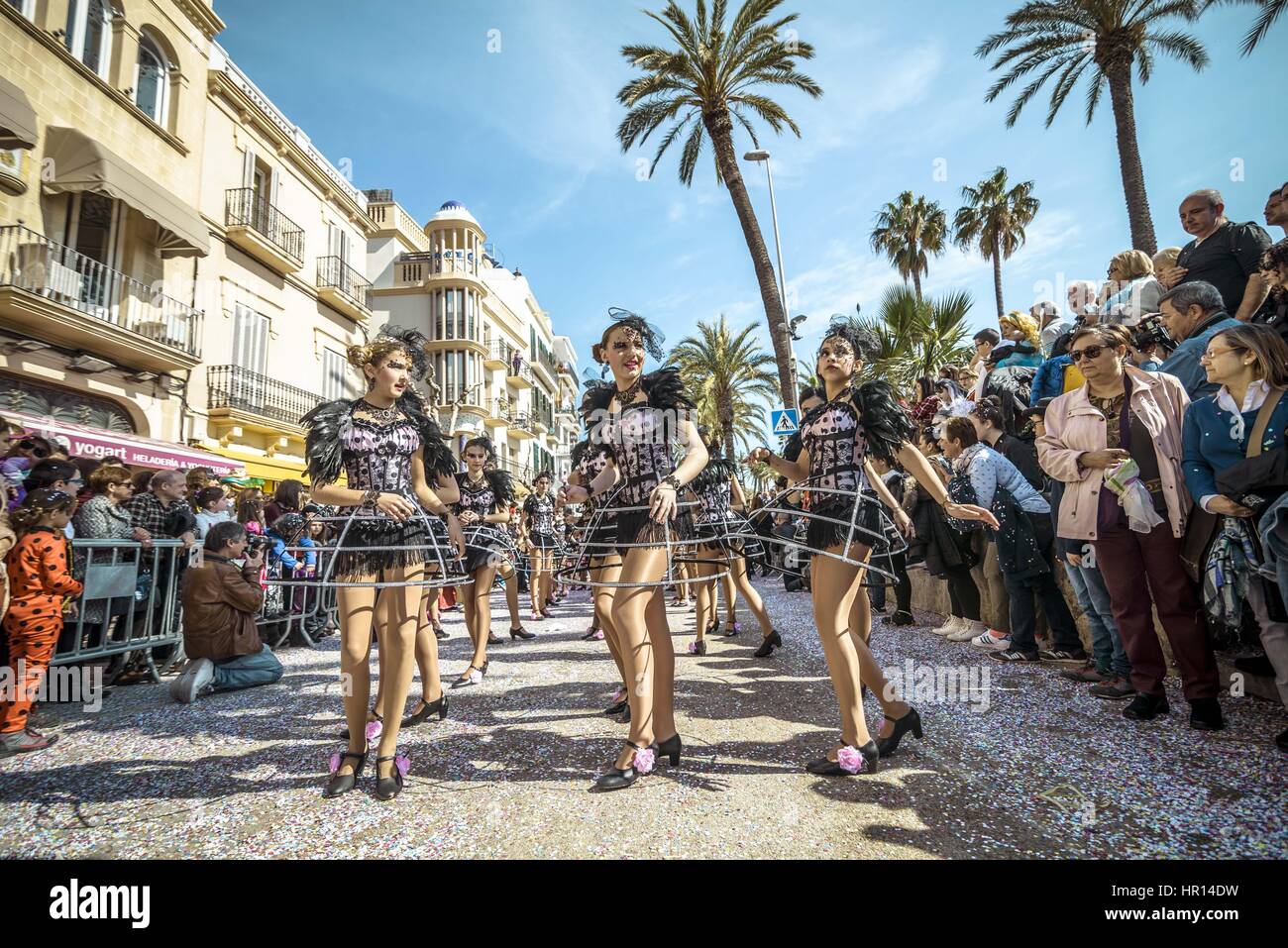 Sitges, Catalonia, Spain. 26th Feb, 2017. Young revellery dance in the ...
