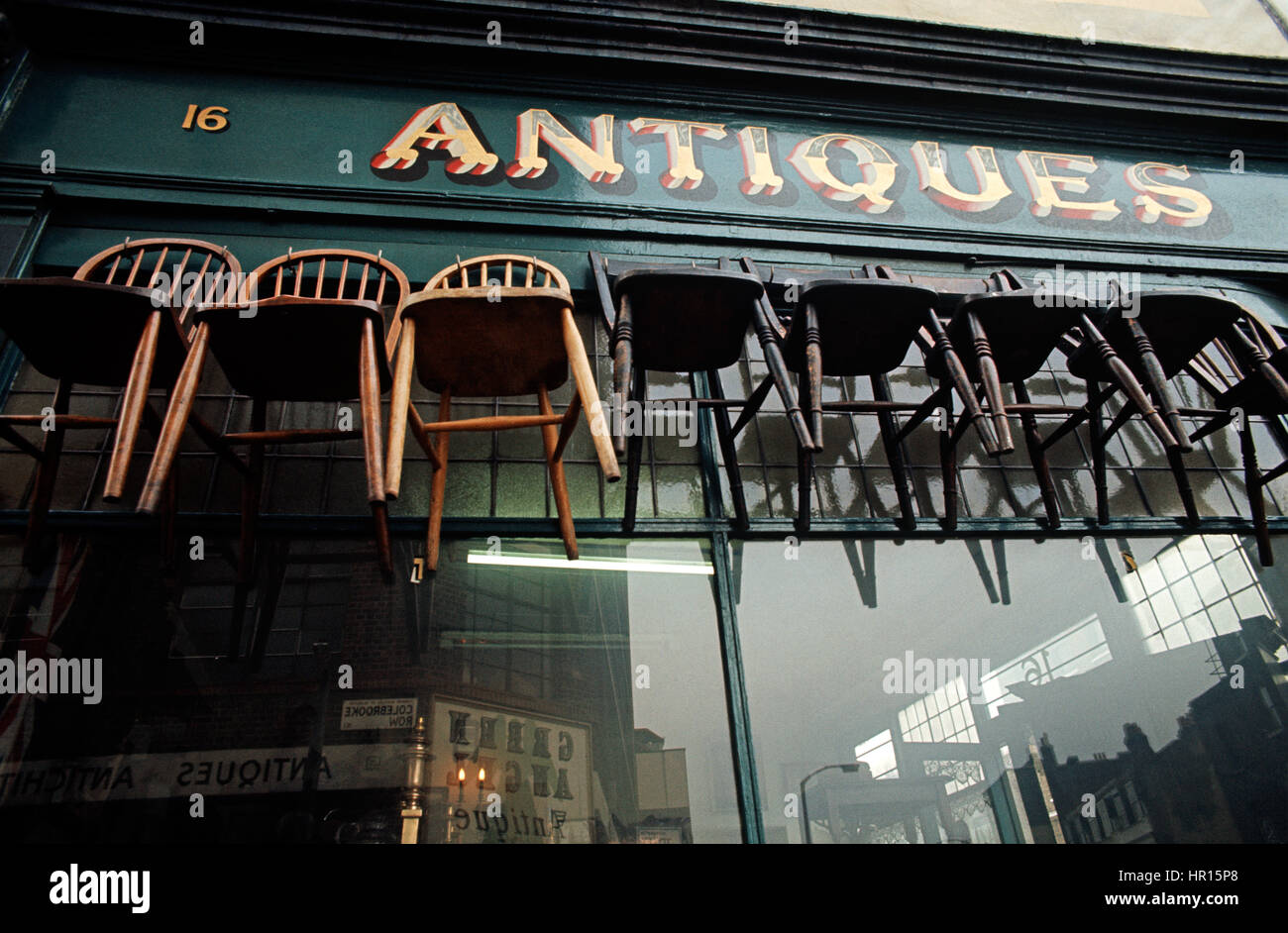 ANTIQUE SHOP WITH CHAIRS, ISLINGTON, LONDON, 1972 Stock Photo - Alamy