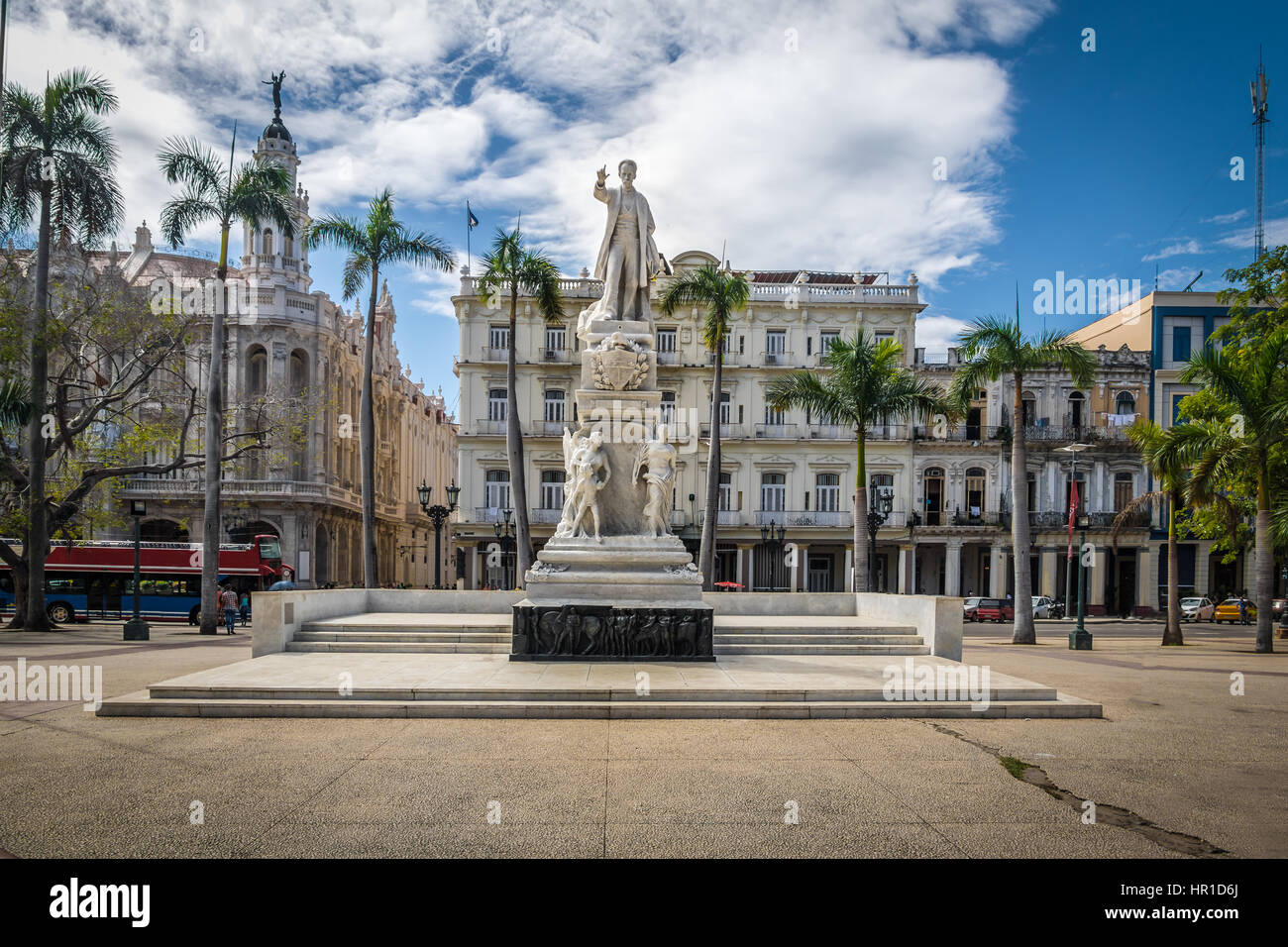 Central square park hi-res stock photography and images - Alamy