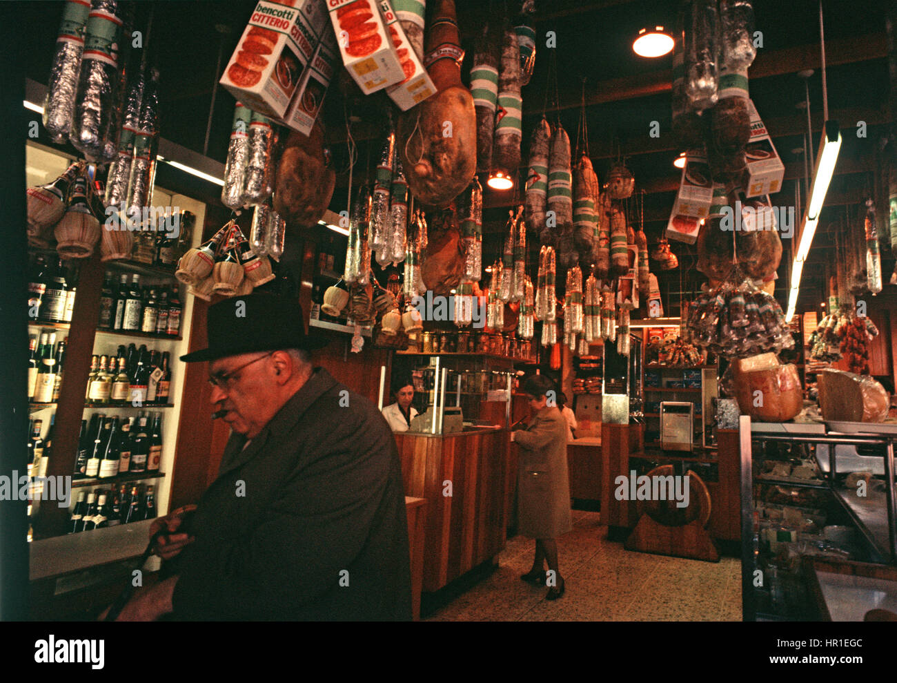 ITALIAN DELICATESSEN IN SOHO, LONDON, 1972 Stock Photo - Alamy
