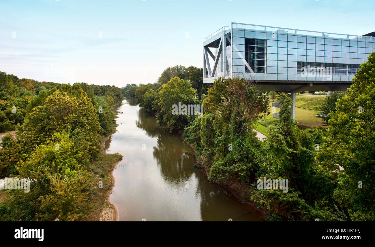 Cantilever wing of the President Bill Clinton library in Little Rock ...