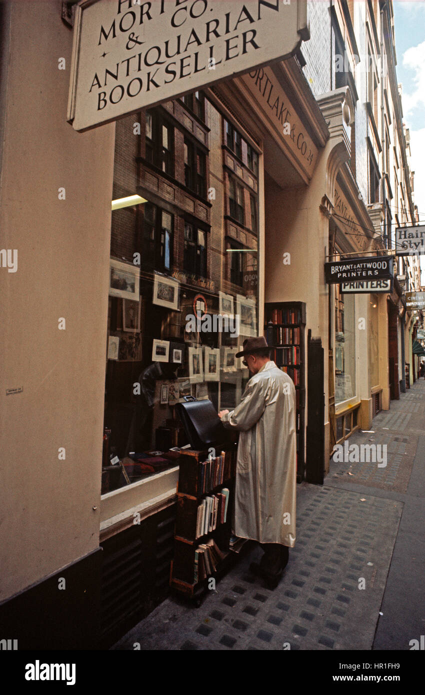 1970s book shop hi-res stock photography and images - Alamy