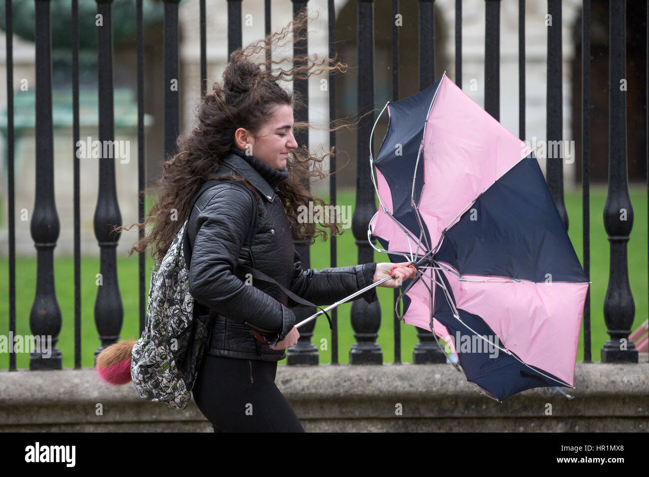Tourists in cambridge in bad weather Stock Photo - Alamy