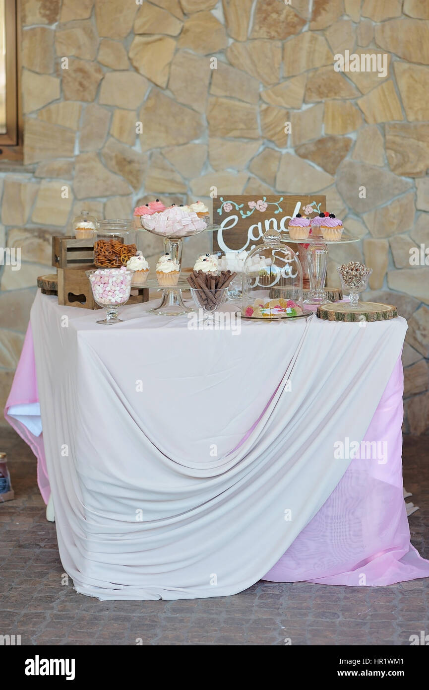 Beautiful table cakes banquet hi-res stock photography and images - Alamy