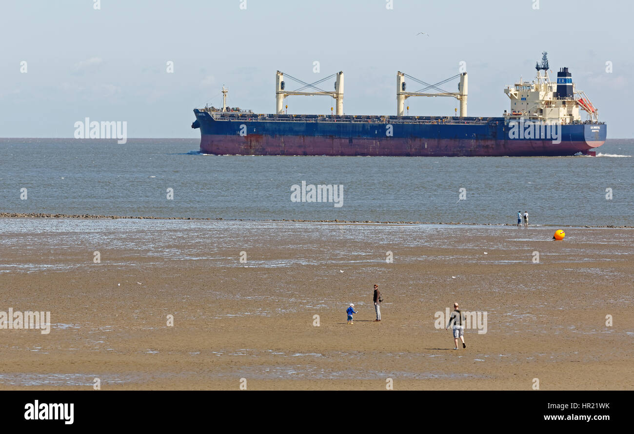 German cargo ship hi-res stock photography and images - Alamy