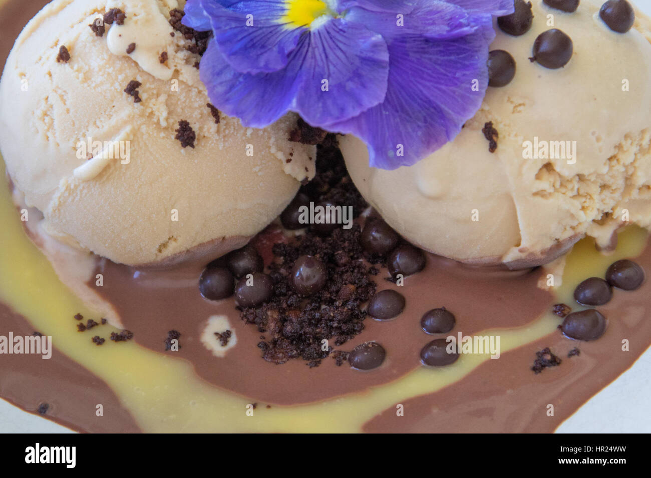 Dulce de leche ice cream hi-res stock photography and images - Alamy