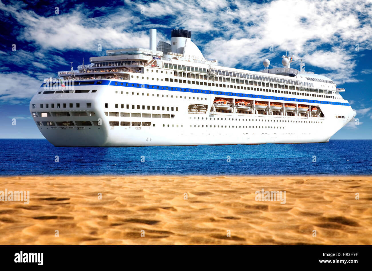 Huge cruise ship near coast hi-res stock photography and images - Alamy