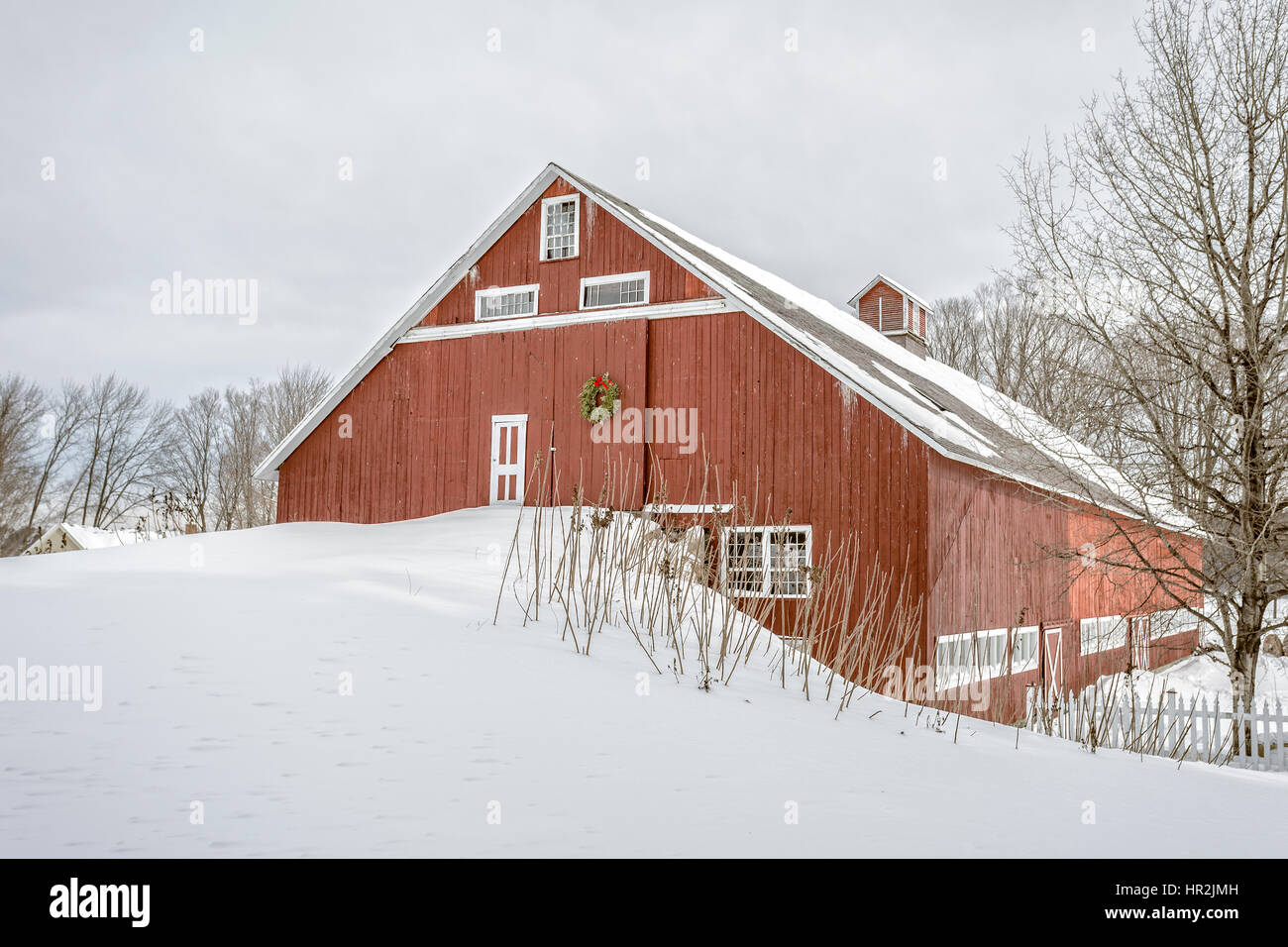 Red barn in new hampshire hi-res stock photography and images - Alamy