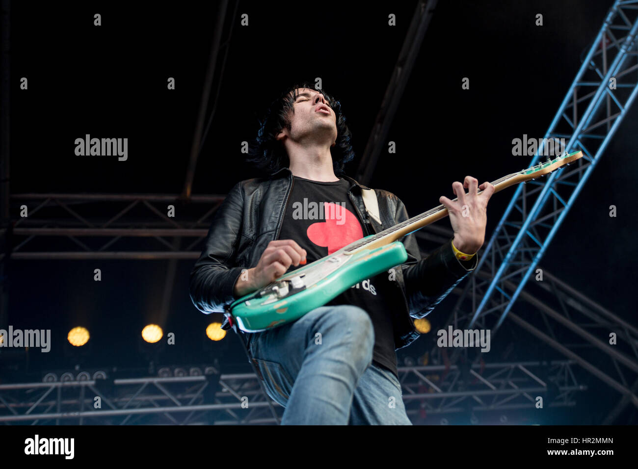 Cribs singer hi-res stock photography and images - Alamy