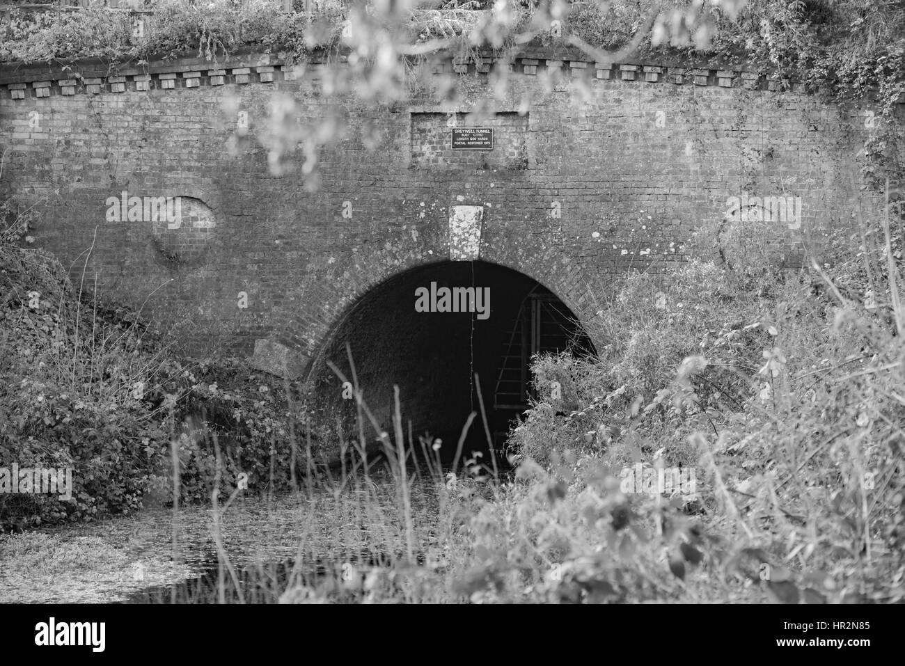 The Greywell Tunnel on the Basingstoke Canal at Greywell Stock Photo ...