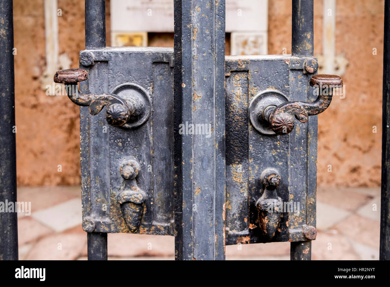 Iron knob hi-res stock photography and images - Alamy
