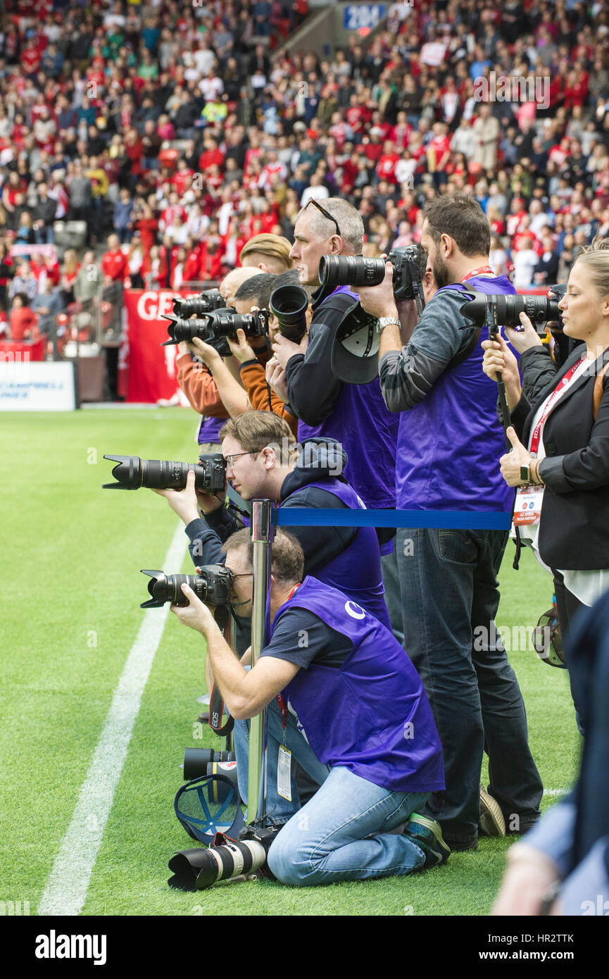 Photographers at a sporting event Stock Photo - Alamy