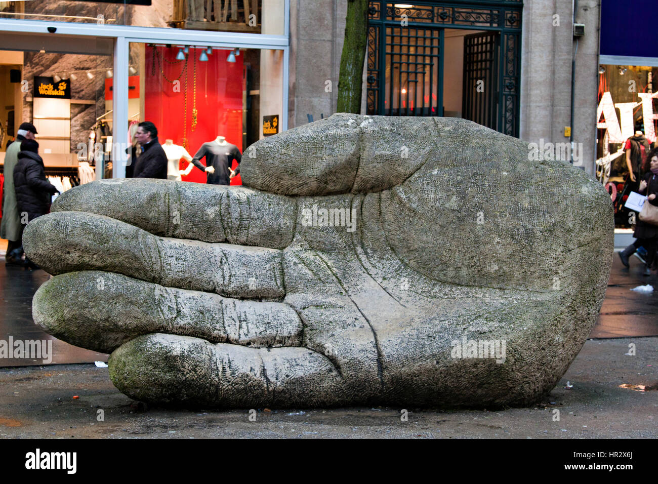 Hand sculpture hi-res stock photography and images - Alamy
