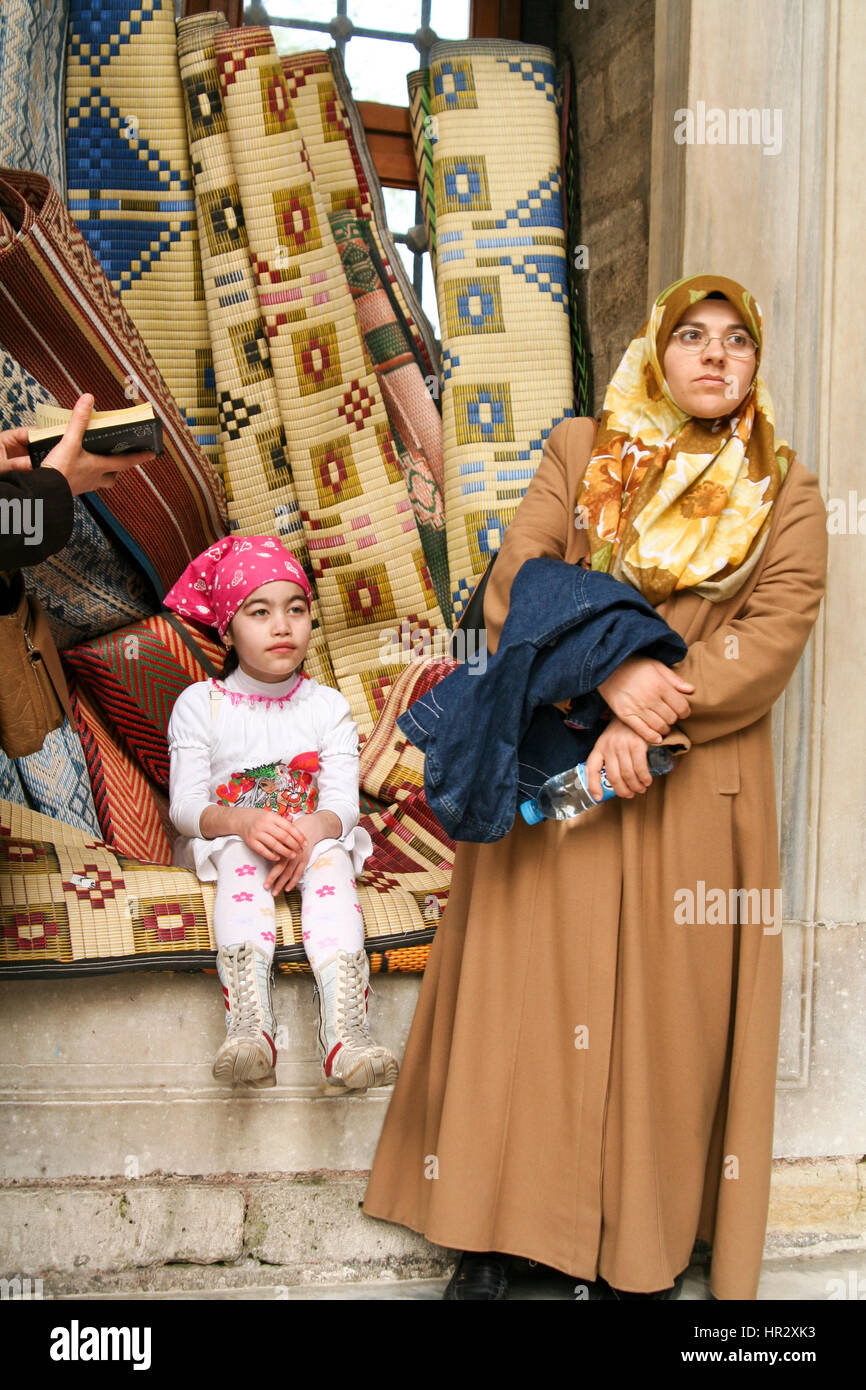 Turkish woman and daughter in a street in Istanbul, Turkey Stock Photo ...