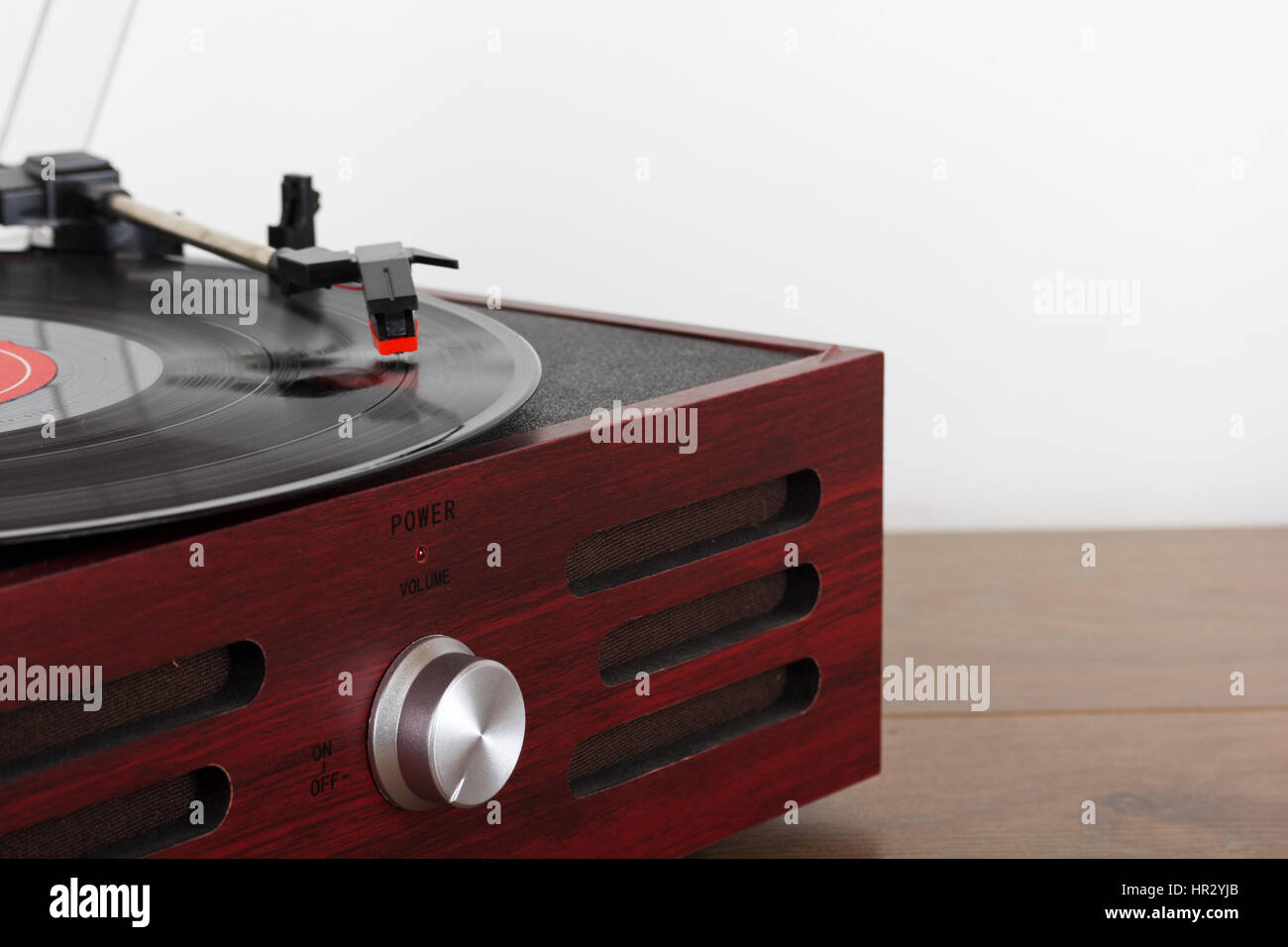 Close up of an old retro record player Stock Photo - Alamy