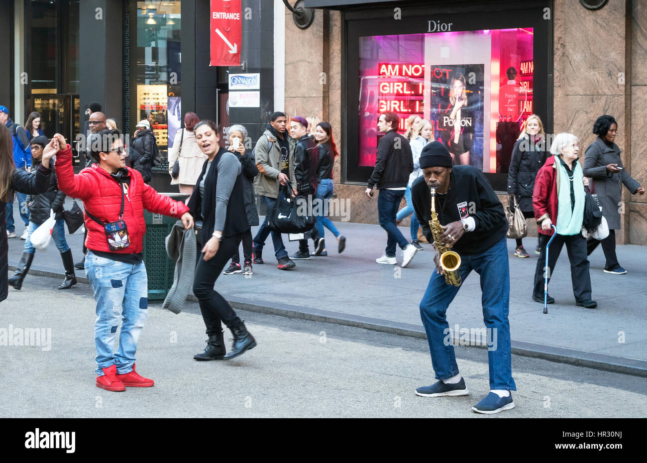 African women dancing hi-res stock photography and images - Alamy