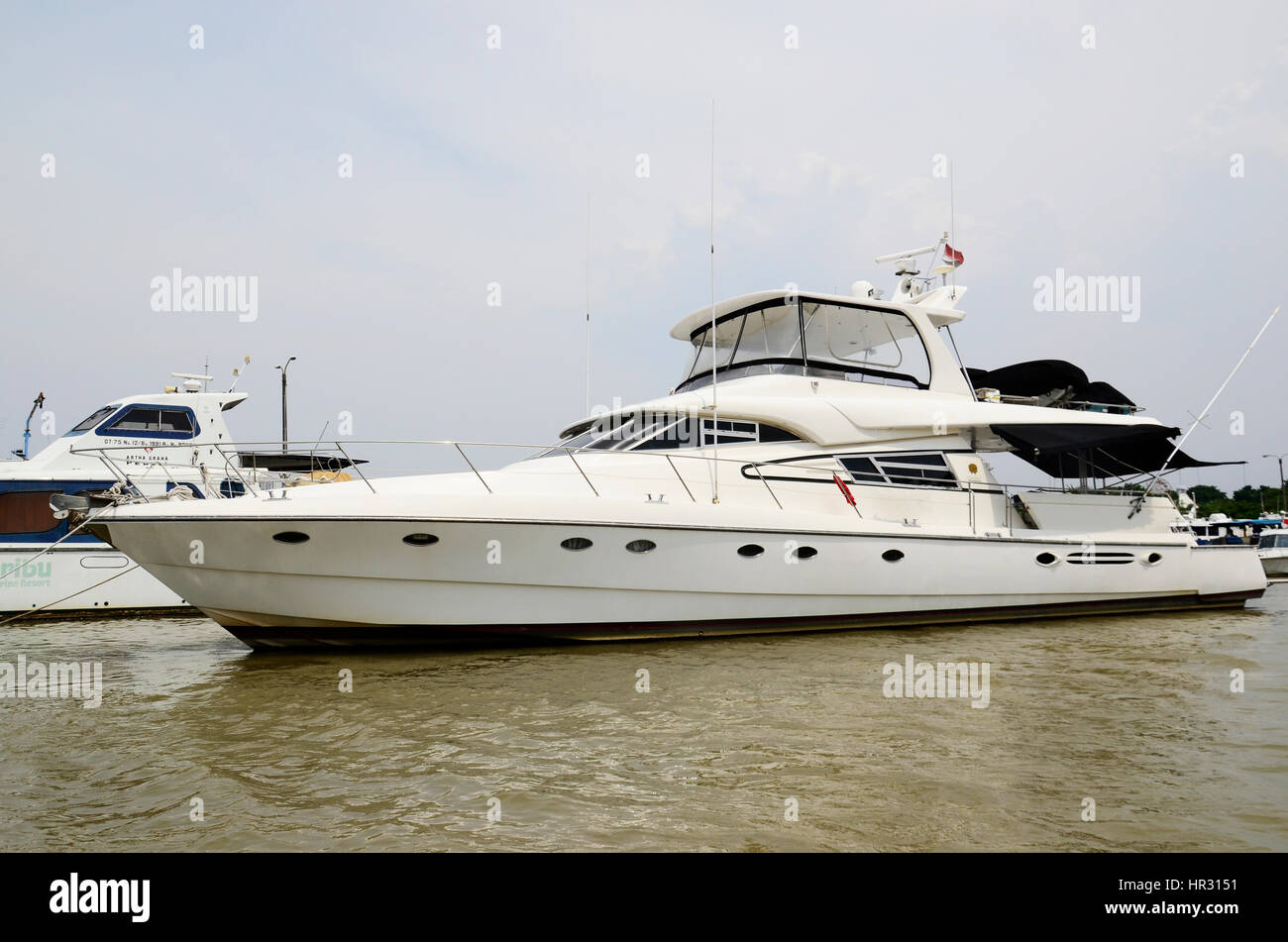 Medium boat hi-res stock photography and images - Alamy