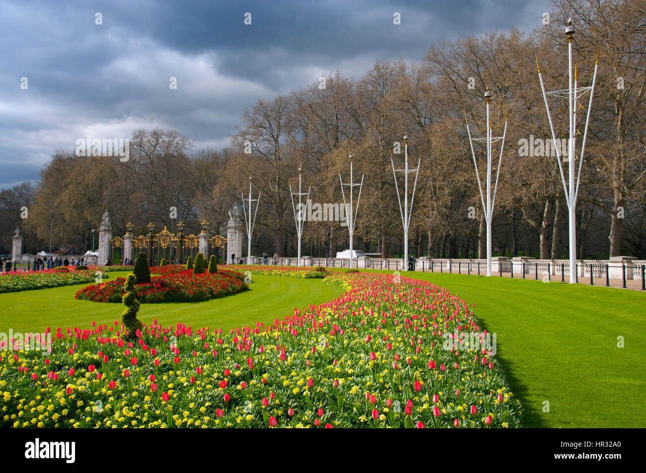 Buckingham palace green space hi-res stock photography and images - Alamy