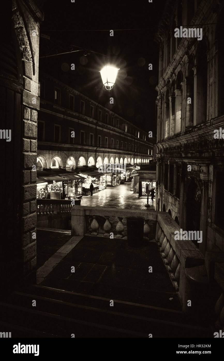 Rialto bridge shops hi-res stock photography and images - Alamy