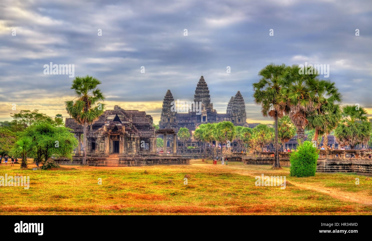 Angkor wat temple hi-res stock photography and images - Alamy