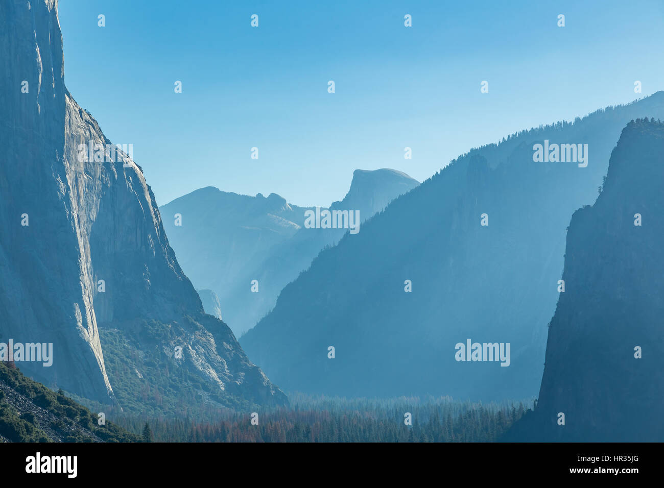 Tunnel View is a scenic overlook on State Route 41 in Yosemite National ...