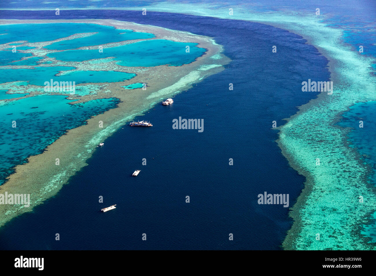 Channel with leisure boats, Coral Reef, Hardy Reef, Outer Great Barrier ...